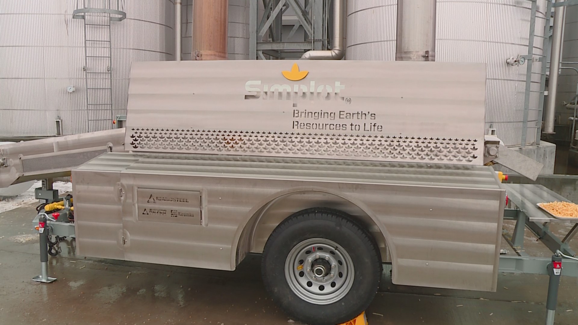 Simplot to serve up 5,000 pounds of free fries at bowl game | ktvb.com