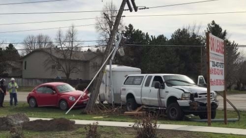 Car vs. power pole crash cuts power to more than 1,200 in Boise | ktvb.com
