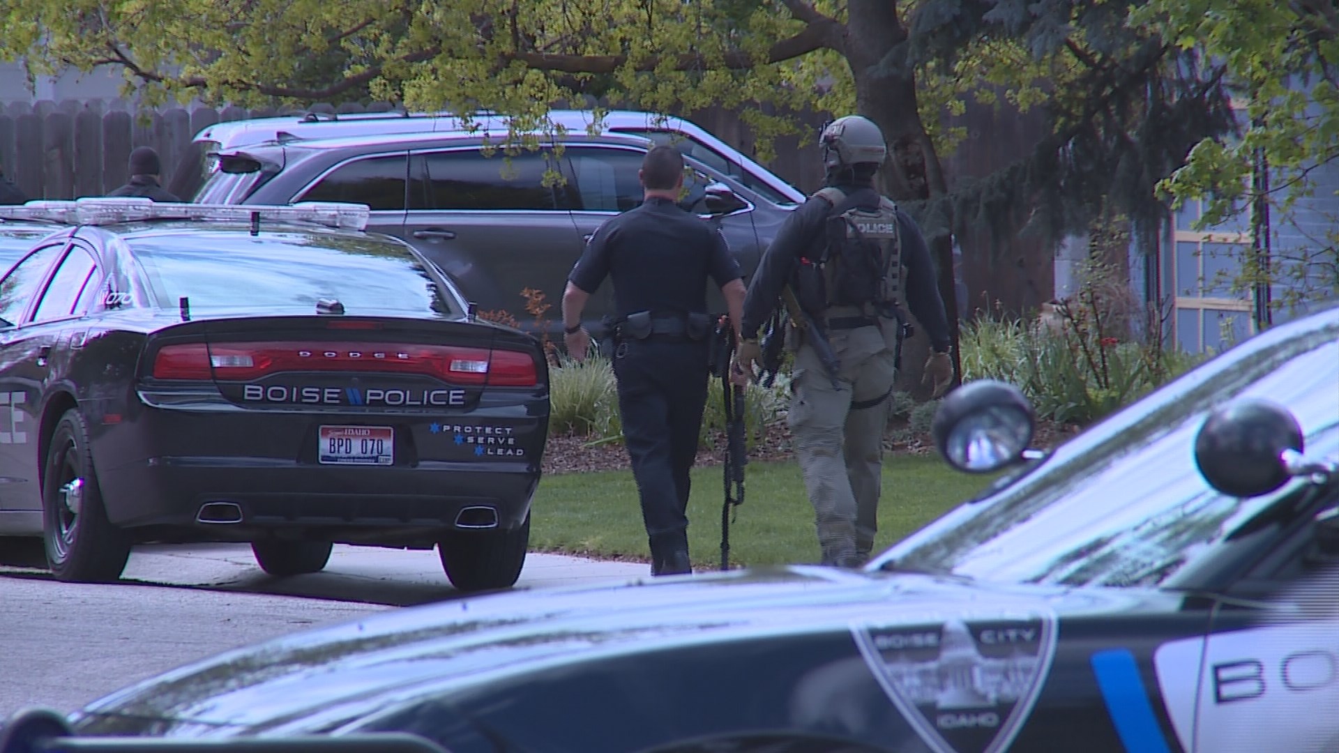 Man on porch with AK-47 sparks SWAT response in Boise - KTVB - Police ...